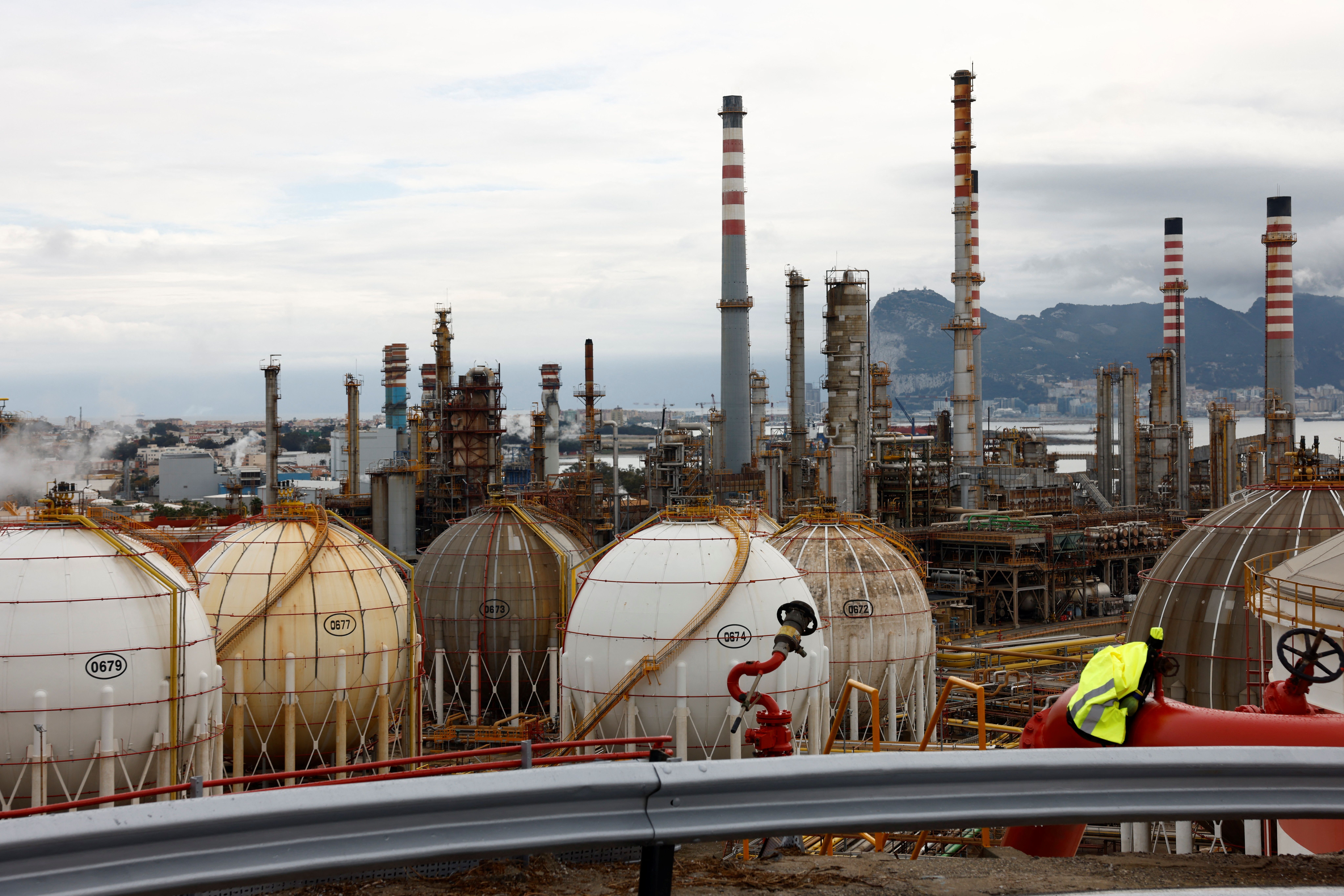 Two Omani green hydrogen projects end | Semafor